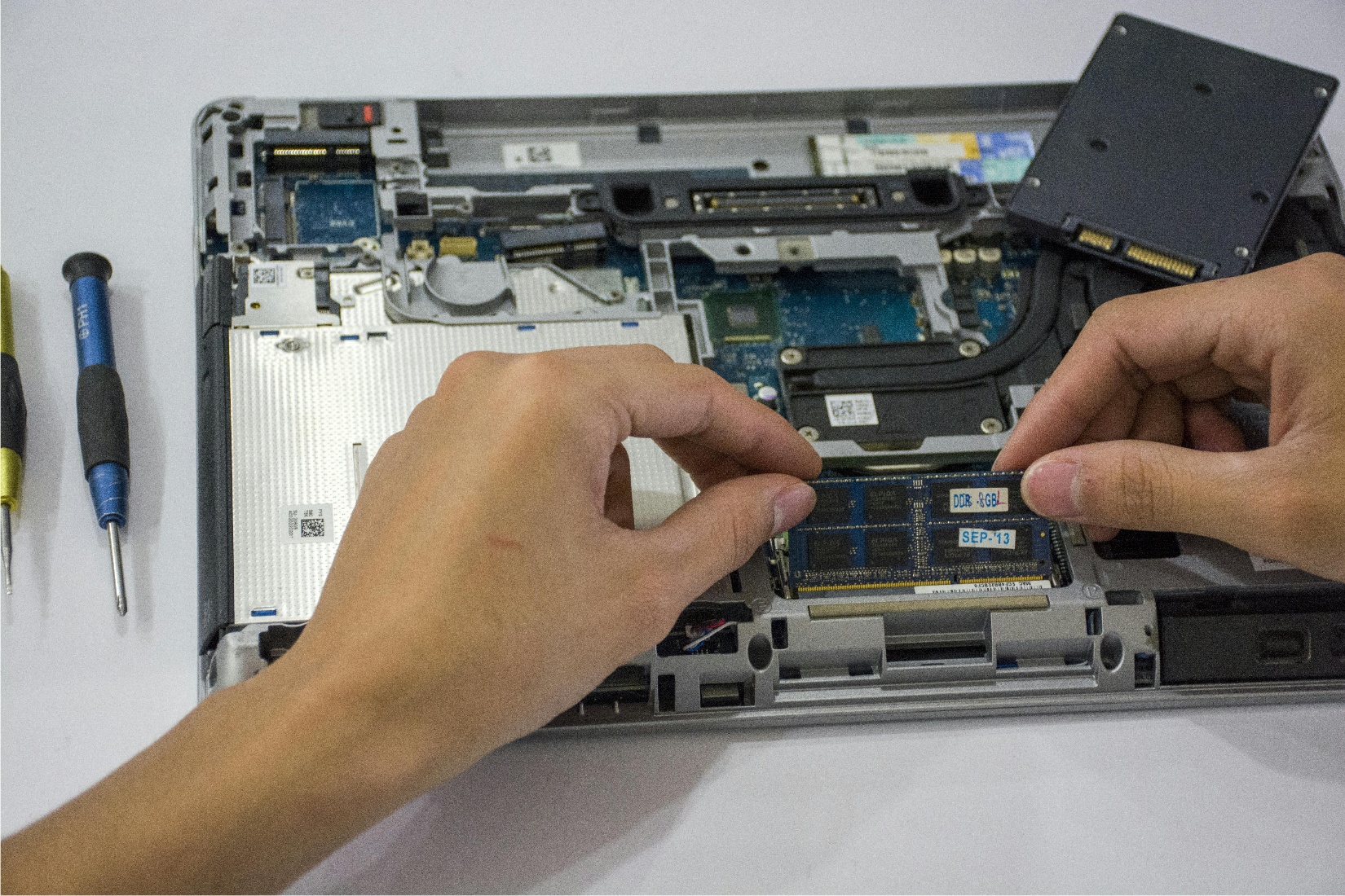 Cara Membersihkan Thermal Paste Laptop dengan Benar - Excellent Computer